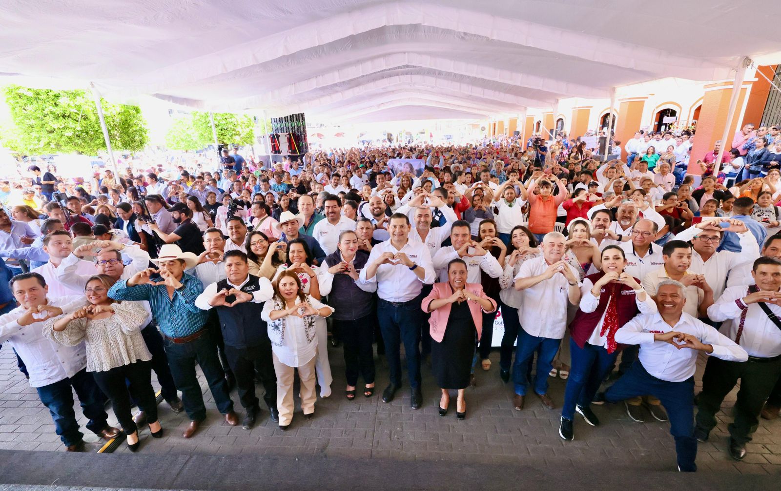 Gobierno de Puebla concreta 41 proyectos de obra comunitaria en Xicotepec