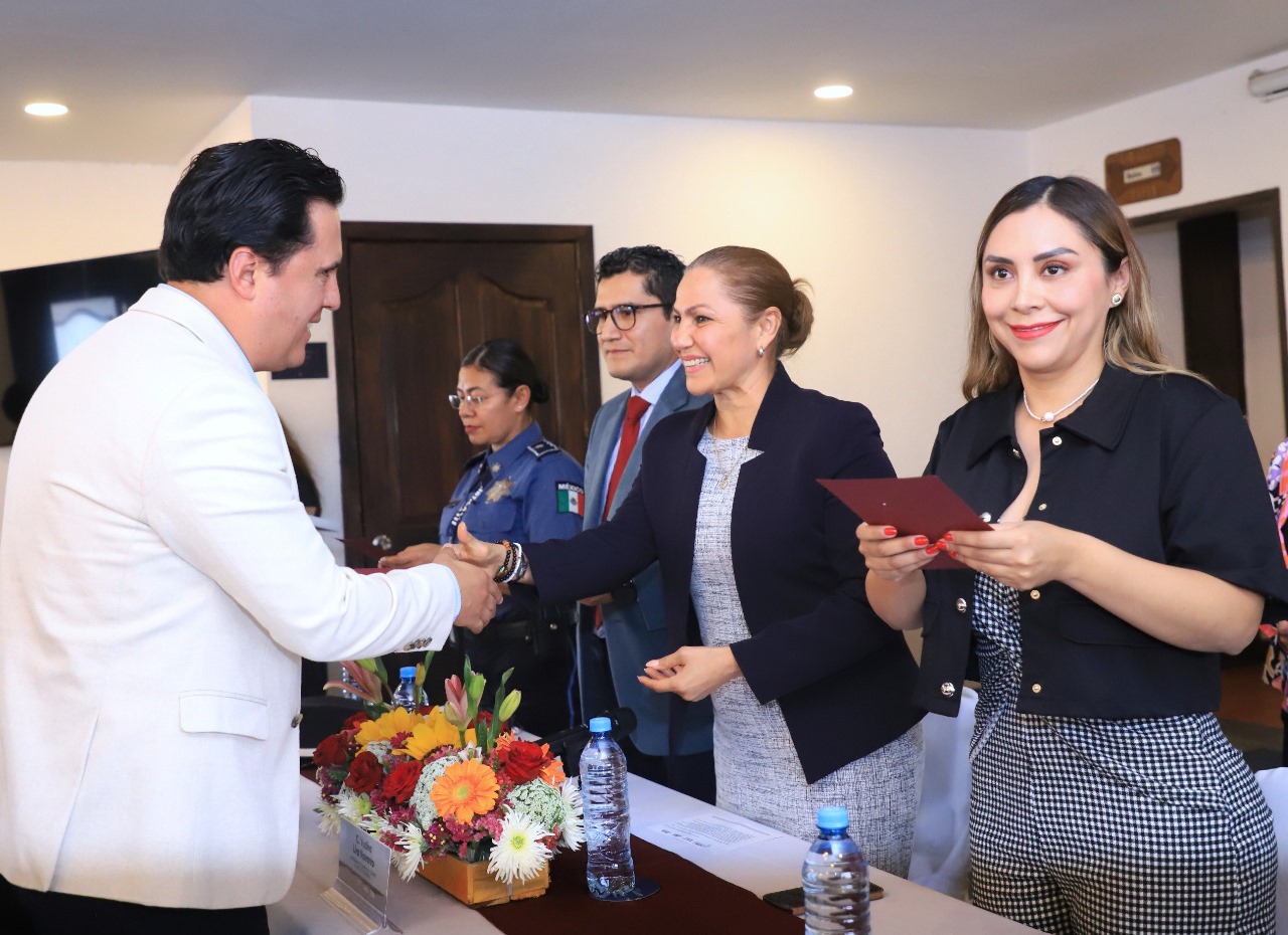 Secretaría de Desarrollo Turístico entrega constancias del Registro Nacional de Turismo